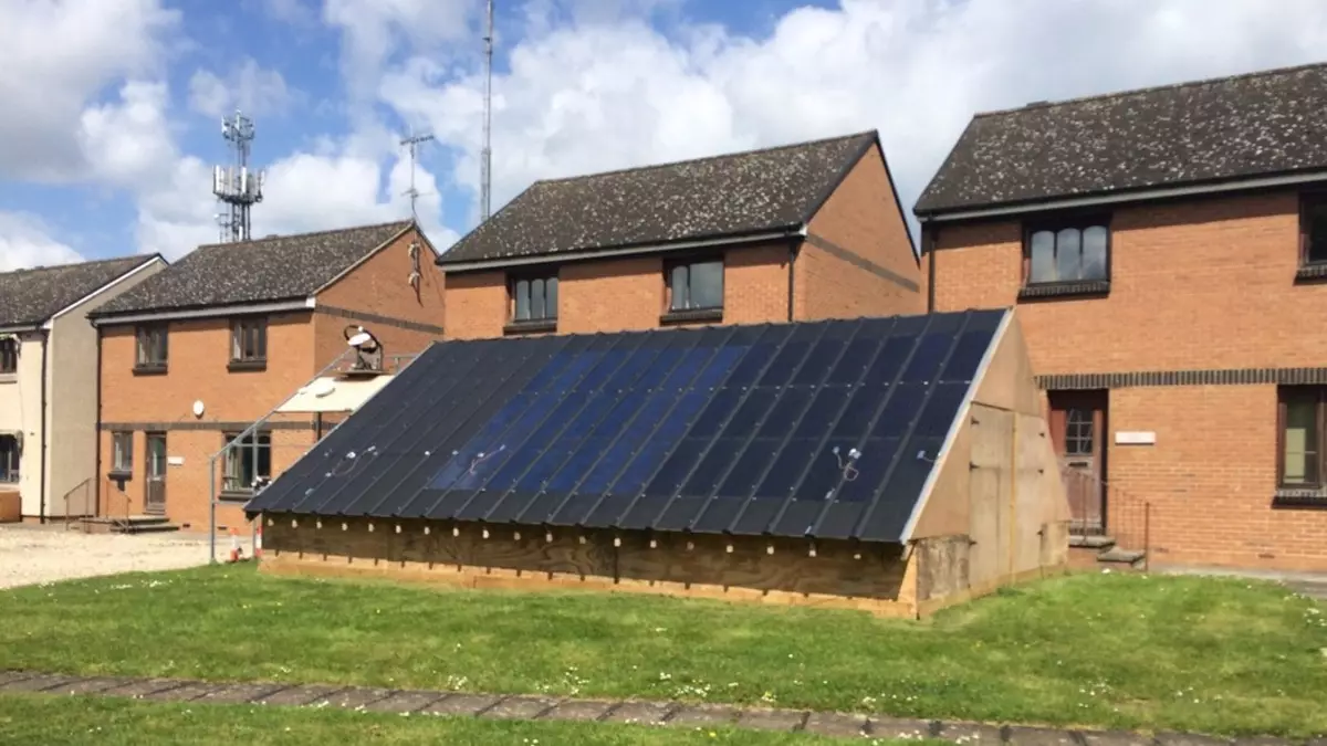 Hybrid Solar Roofing System använder termiska rör för att öka effektiviteten. Facepla.net senaste ekologi nyheter