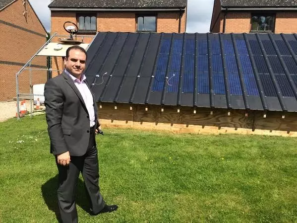 Hybrid Solar Roofing System använder termiska rör för att förbättra effektiviteten