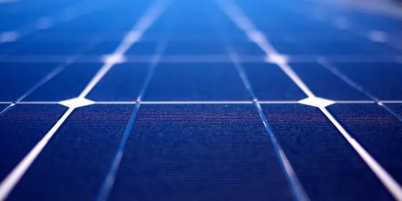 Els nous panells solars híbrids generen 5 vegades més energia mitjançant la llum solar i la calor. Facpla.net Últimes notícies d'ecologia