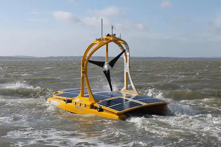 Catamarano autonomo inizia a studiare il Mar Celtico