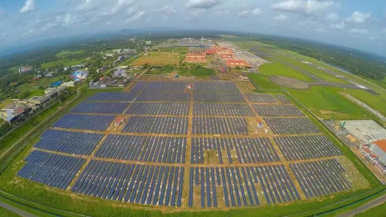 India nemzetközi repülőtér lesz az első a világon, amely teljes mértékben működik napelemeken. Facepla.net legújabb ökológia hírek