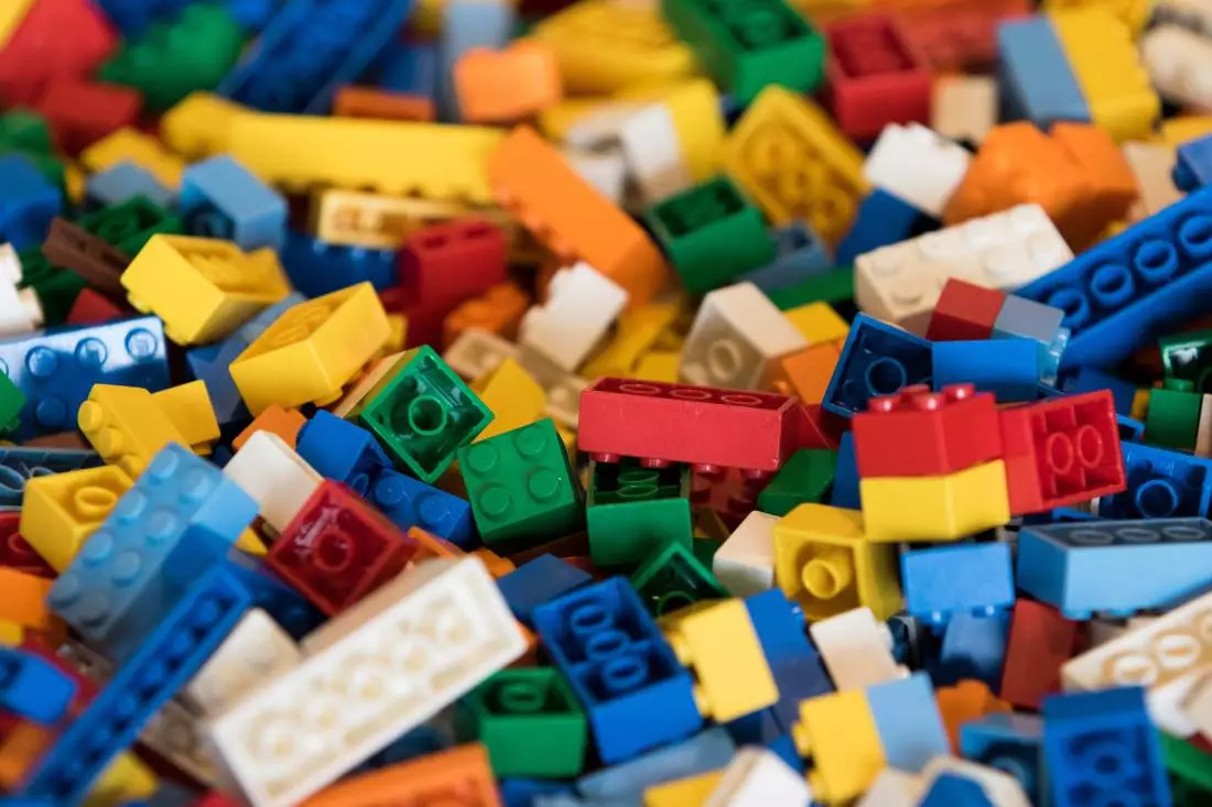 LEGO plāno ražot savu plastmasas konstruktoru ... bez plastmasas