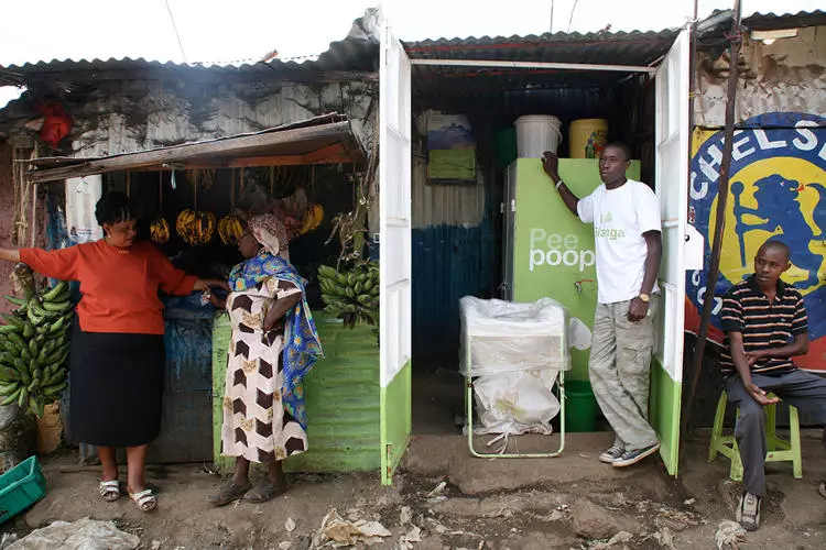 Ett litet toalettpaket hjälper till att förbättra sanitet och producera gödselmedel