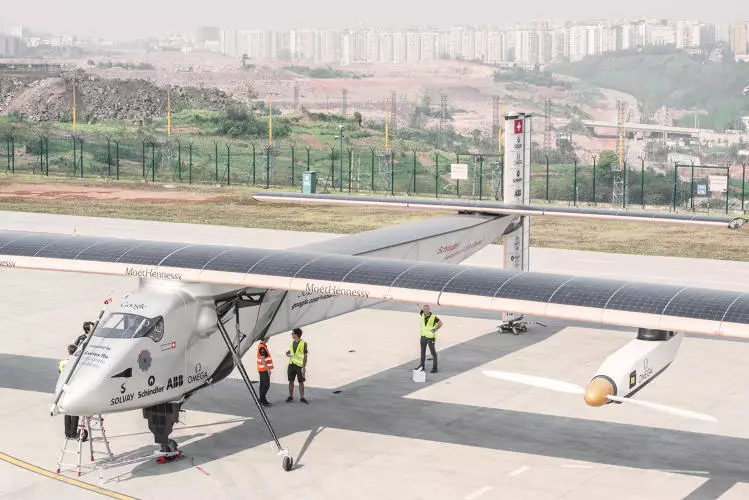 Το Sunny Plane ετοιμάζεται να πετάξει τον Ειρηνικό Ωκεανό