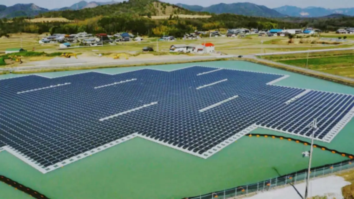 Die größten schwebenden Solarkraftwerke sind in Japan geöffnet