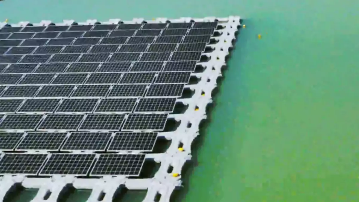 जपानमध्ये सर्वात मोठा फ्लोटिंग सौर ऊर्जा वनस्पती खुल्या आहेत