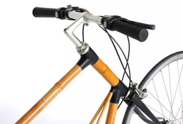 Bisiklèt soti nan banbou chaj elektwonik pòtab pa wotasyon pedal. Facepla.net Dènye Nouvèl Ekoloji