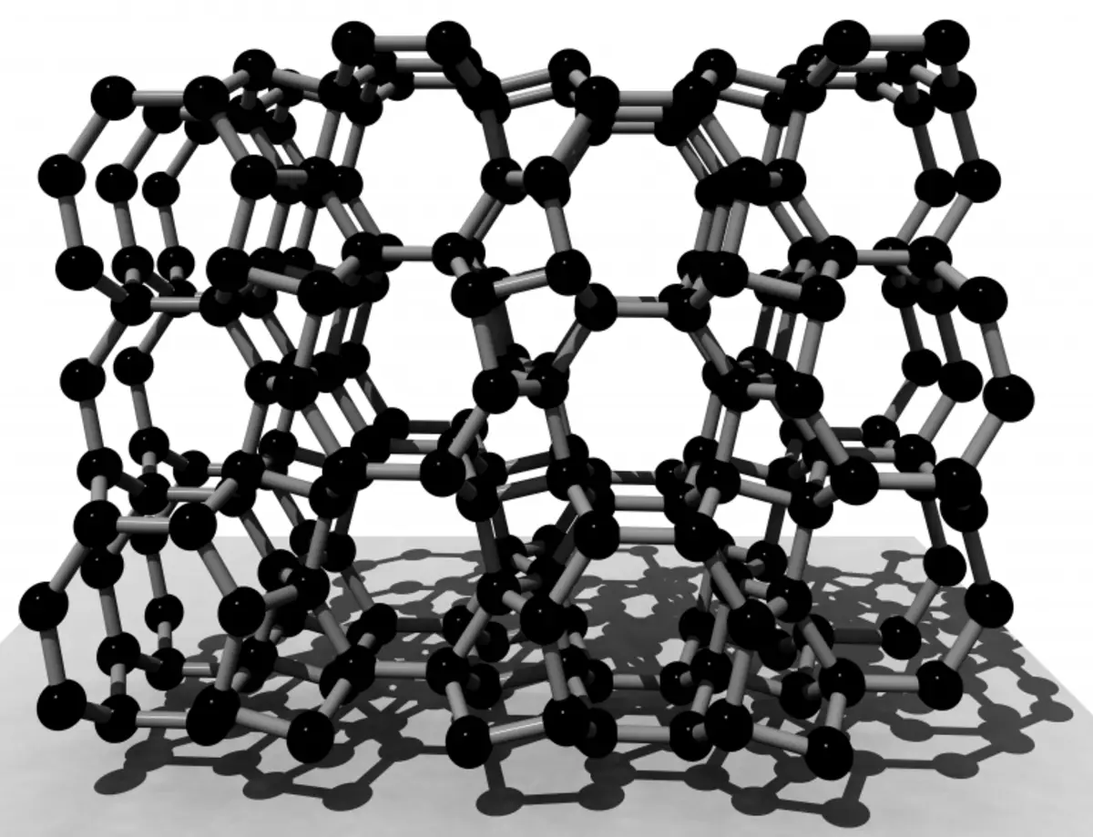 ソーラーパネルやLEDに新しい種類のシリコンを使用できます。