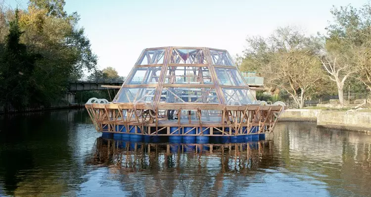 Floating greenhouse. Facepla.net latest ecology news