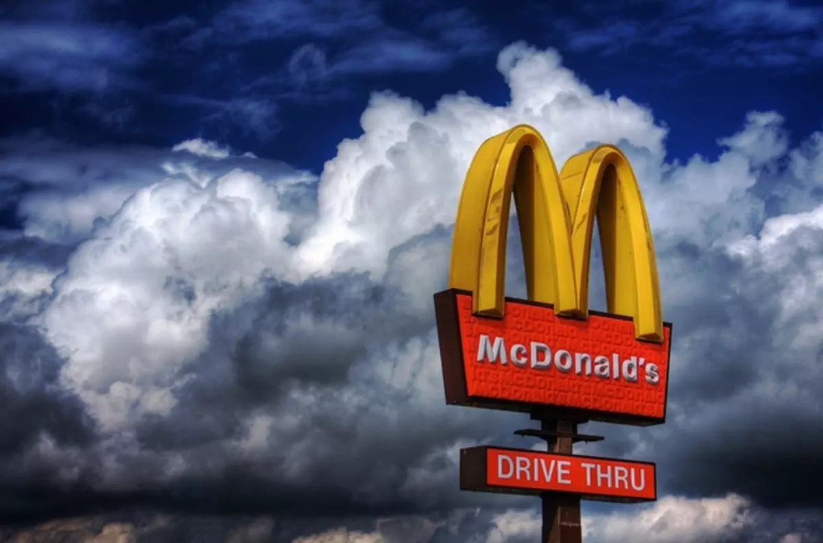 Макдоналдс разкрива тайни за храната си, за да върне купувача