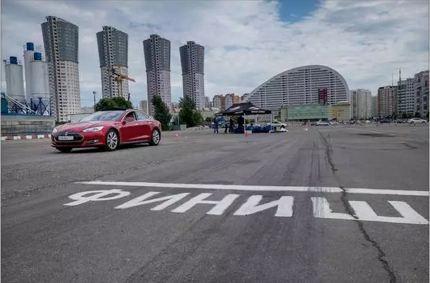 Tesla Model S tiene a Moscú
