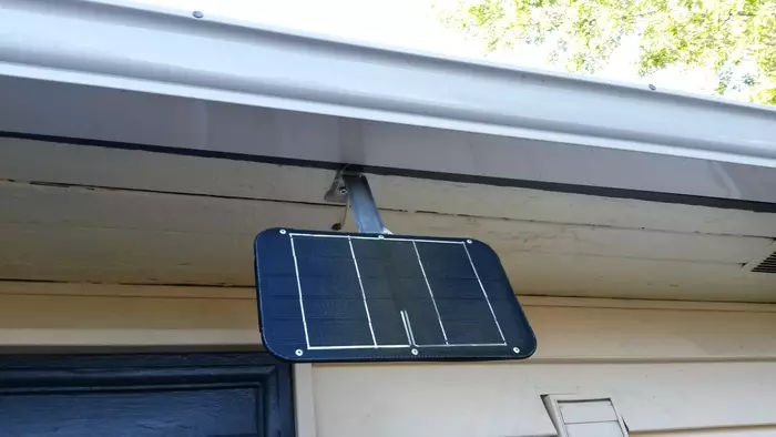 Solar Chargers来自和平Crowdfunding Solar插座