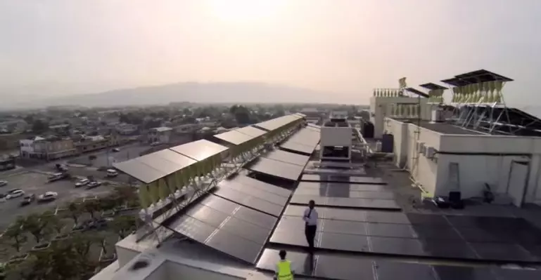 'S Werelds grootste hybride zonnige installatie