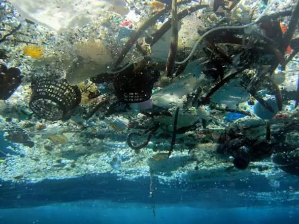 Hvor mange plastikaffald flyder i havet?