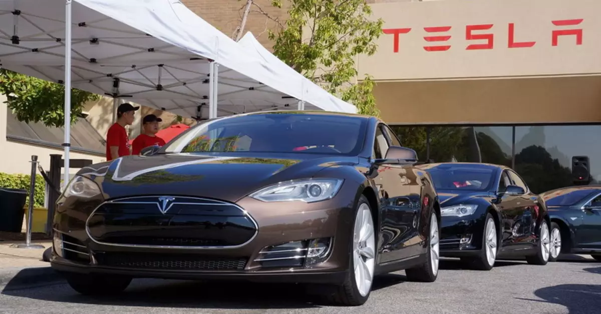 Tesla Motors - American Automotive Company fra Silicon Valley, fokusert på produksjon av elektriske kjøretøyer