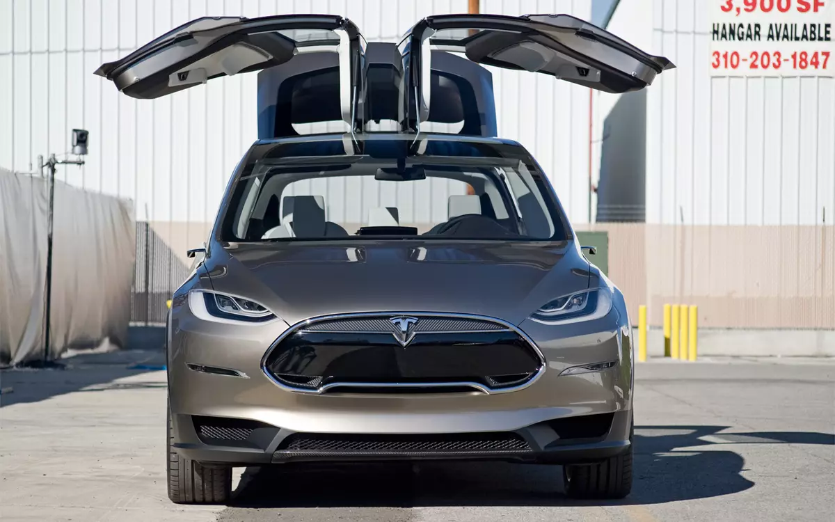 Tesla het die voorkoms van model X verbeter om 'n vroulike gehoor te lok. Facepla.net Latest Ecology