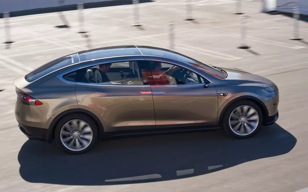 Tesla has improved the look of Model X to attract a female audience