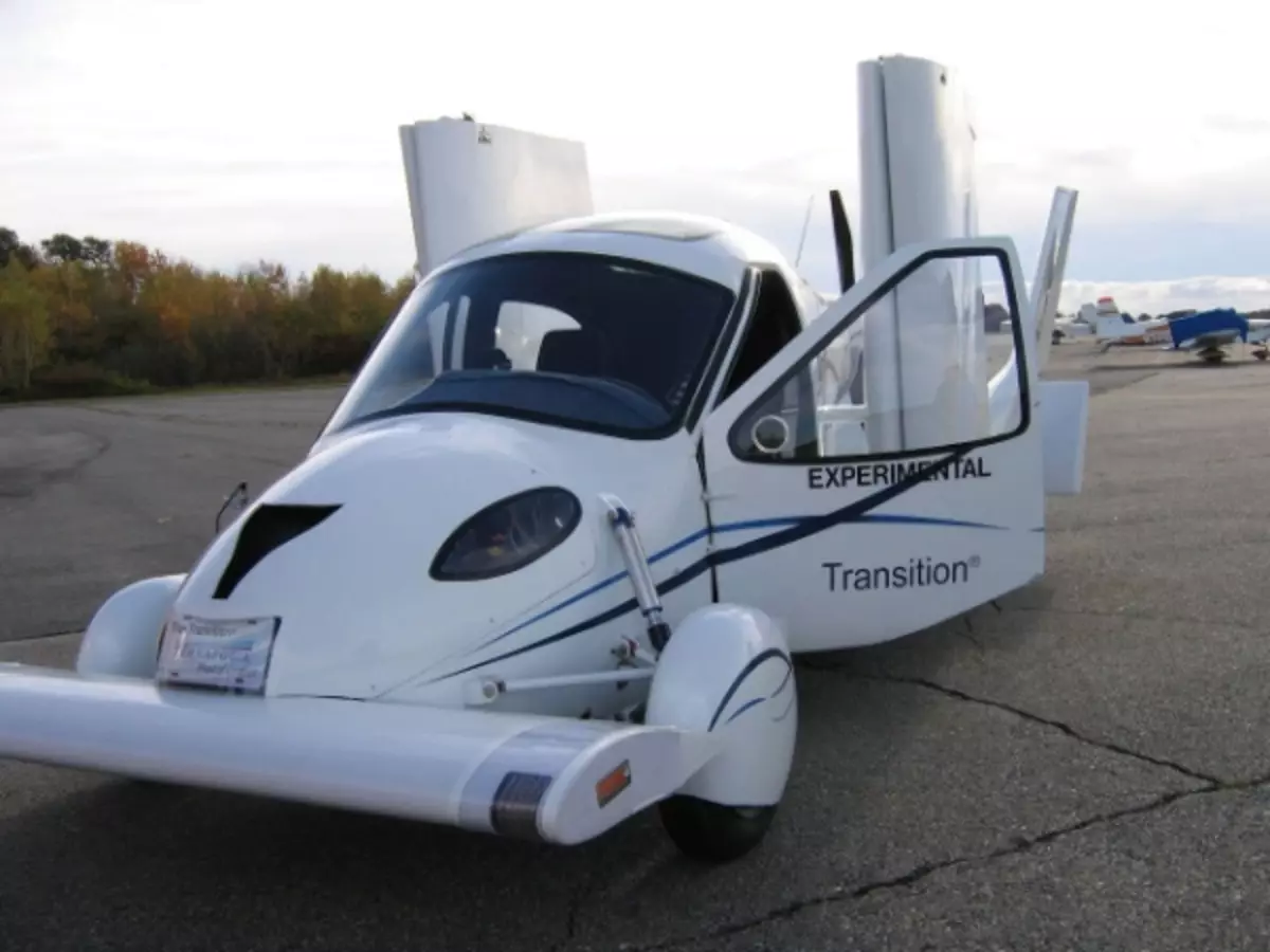 O coche volador de Terrafugia estará dispoñible á venda nun par de anos