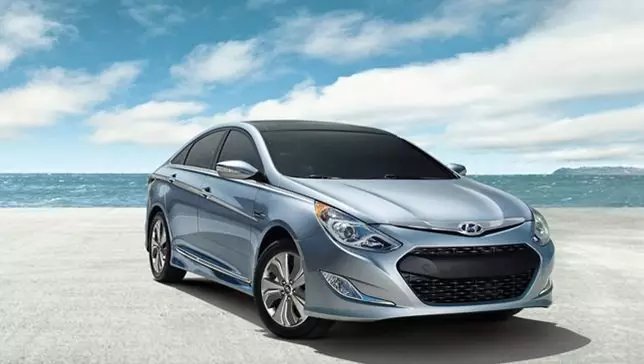 Hyundai-k honda aldatu zuen ingurumena errespetatzen duen automobileriaren tronuan