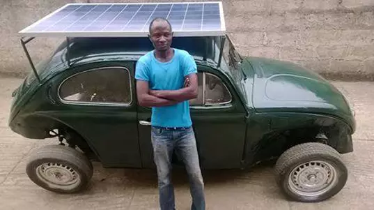 Klama의 나이지리아 학생은 태양과 바람의 에너지로 운영되는 차를지었습니다.