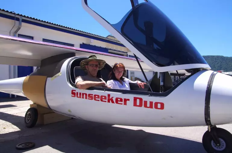 Күн энергиясынын күн каршекери Duo Double Airplane