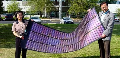 स्टील शीट्सवरील लवचिक सौर घटक