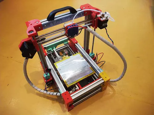 Mobil 3D printer formaralarini mustaqil ravishda to'plash mumkin