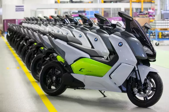 La producció de motors de motor BMW C Evolution comença