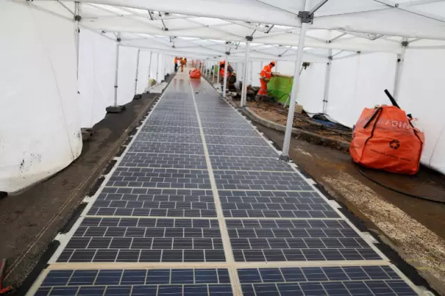 צרפת הראשונה בעולם פותחת את הכביש מ פאנלים סולאריים