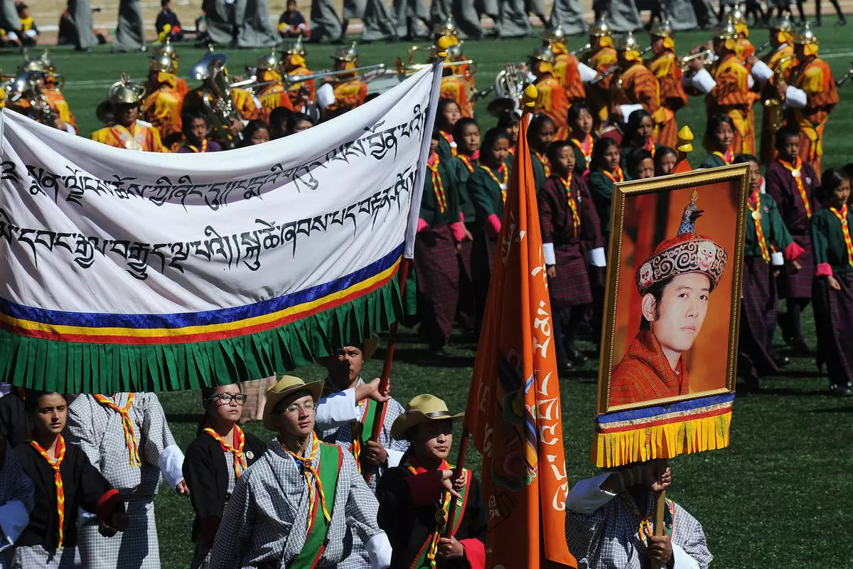 Die Präsentation der beiden Elektromotoren von Nissan Leaf fand am 20. Februar 2014 statt. Am Geburtstag von König Bhutan Dzhigme Kesara Namgyal Vangchuk (Jigme Khear Namgyal Wangchuck).