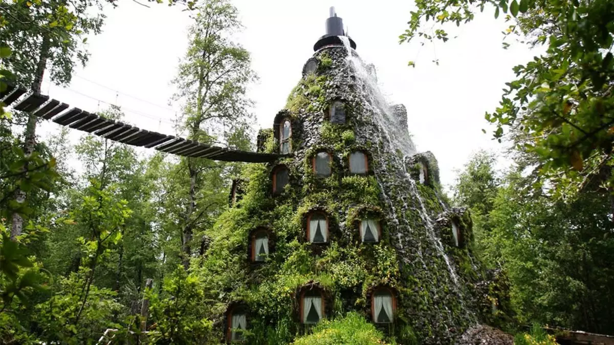 Hotelul ecologic de cascadă în jungla Chile