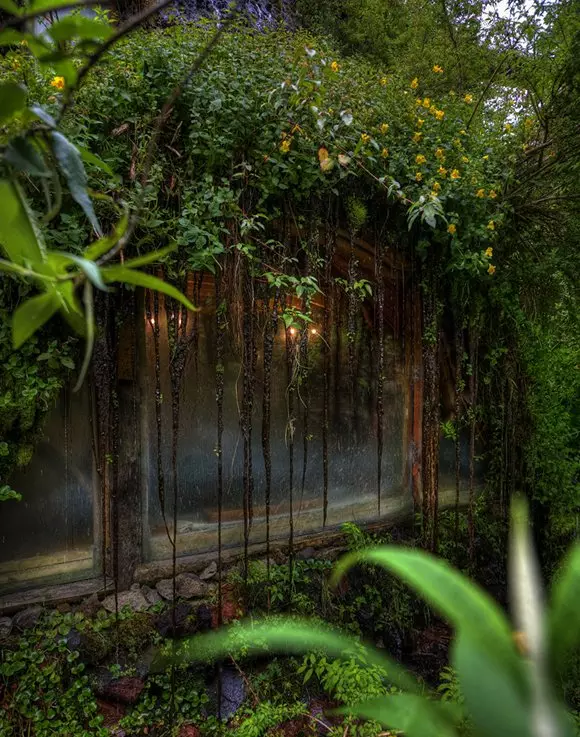 Şili ormandaki ekolojik şelale otel