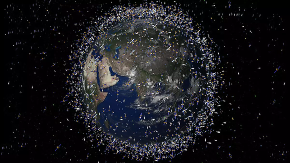 Hvernig Japan mun takast á við Cosmic sorp