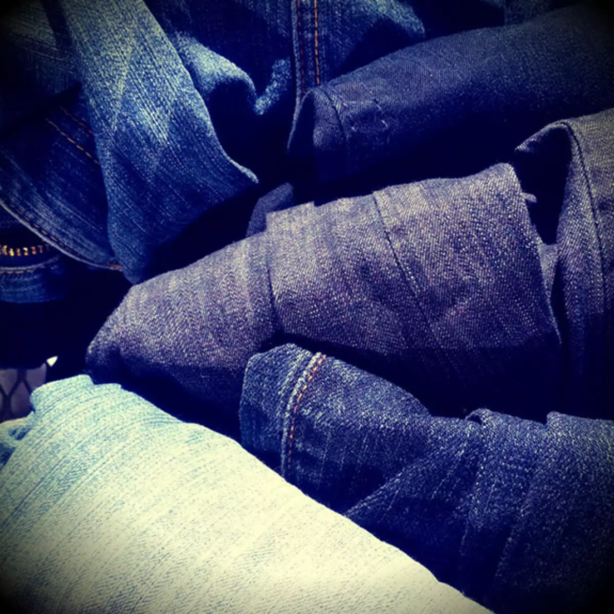ຊີວິດທີ່ສອງຂອງ jeans ຂອງທ່ານໃນວັດສະດຸ denimite. ໃບຫນ້າດ້ານນິເວດວິທະຍາ
