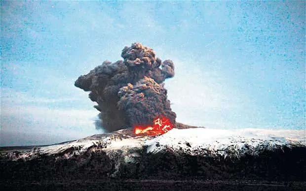 Vloeibare koolstofdioxide brandstof met een vulkaan. Faceplo.net het nieuwste ecologie nieuws