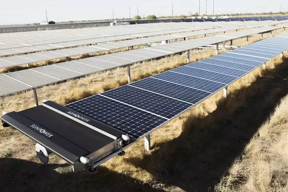 Robots reduce the cost of solar energy
