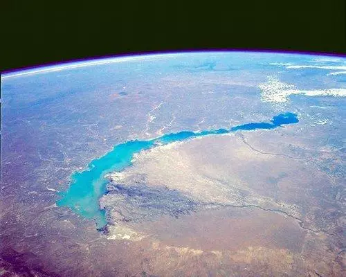 13 Liqenet më të pazakonta në botë
