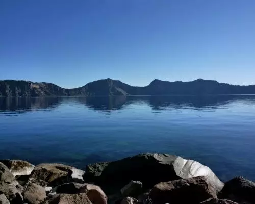 13 Liqenet më të pazakonta në botë