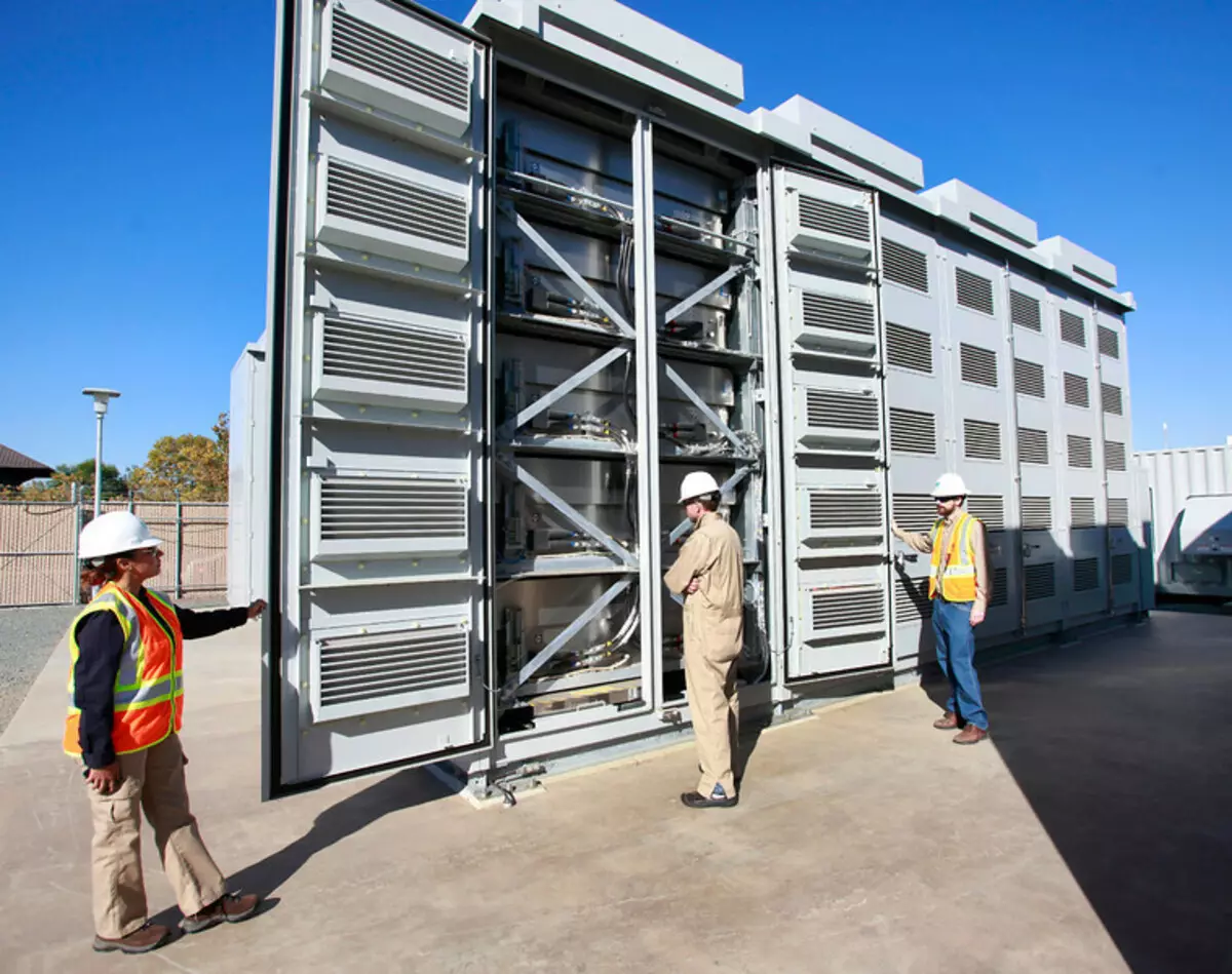 California ngarangsang pangwangunan téknologi neundeun énergi