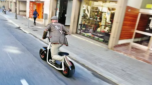 Scrooser tecnologico scooter macho