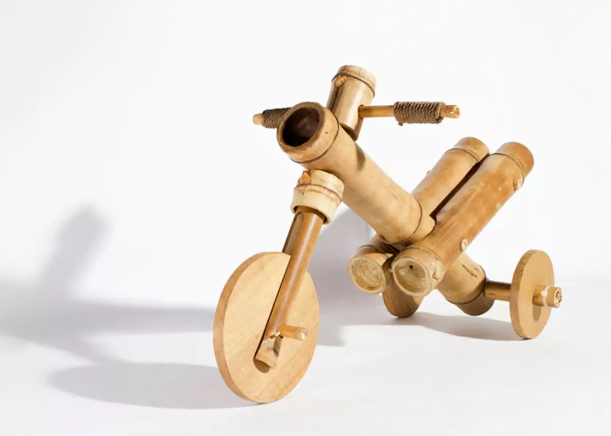Bamboe-tricycle foar bern