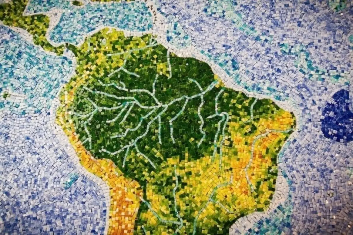 Tesouro do Universo: Planeta em um mosaico em 260 karat