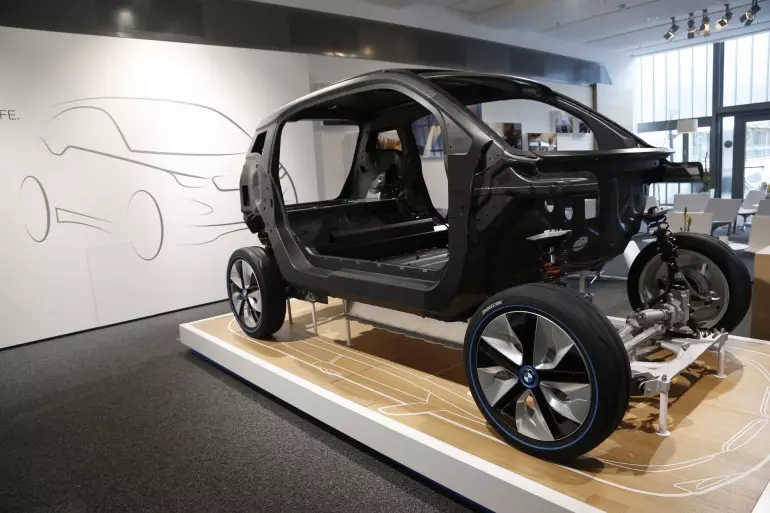Ногоон цахилгаан машин BMW I3: LifeDreive ба үйлдвэрлэл