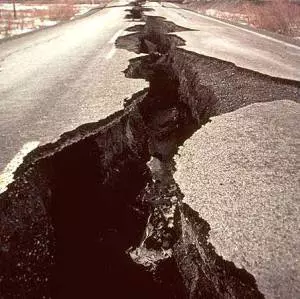 Kaip žemė yra traktuojama po žemės drebėjimo