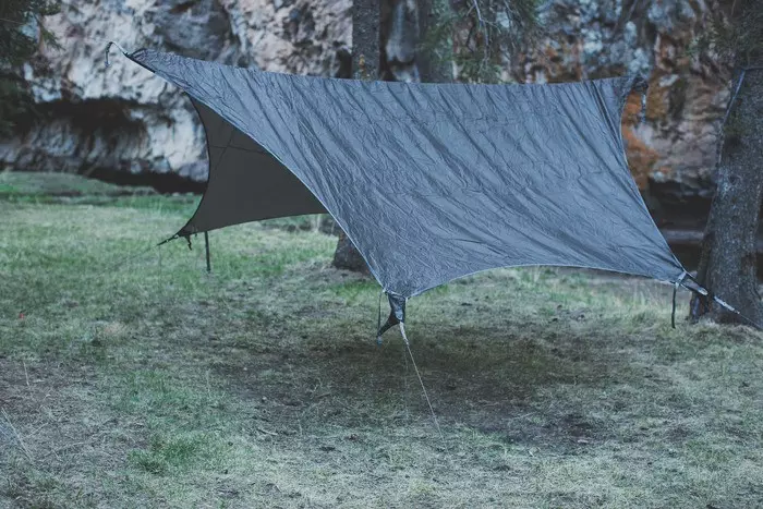 Kammok Glider schützt vor schlechtem Wetter und sammelt Regenwasser