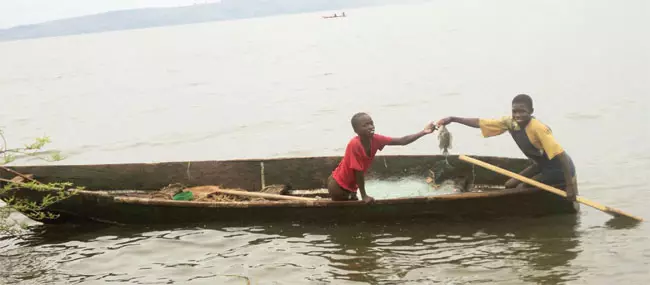 Sigra fátækt og sparaðu Lake Victoria