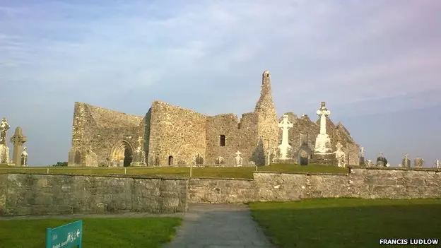 Αρχαίο Ιρλανδικό Μονή Clonmacnoise