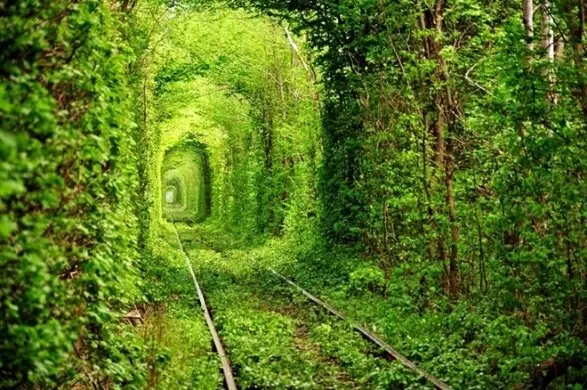 Dozen fantastik təbii tunellər