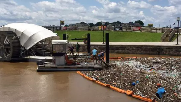 Els garbagers flotants van reunir gairebé un milió de tones d'escombraries
