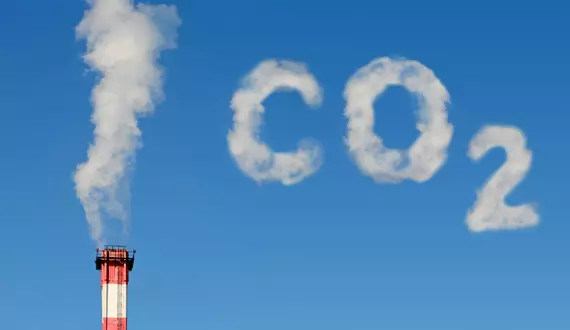 A brit bizottság felhívja a széndioxid-kibocsátás csökkentésére irányuló erőfeszítések megfelelő értékelését
